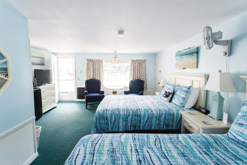 Rooms - A Beach Breeze Inn